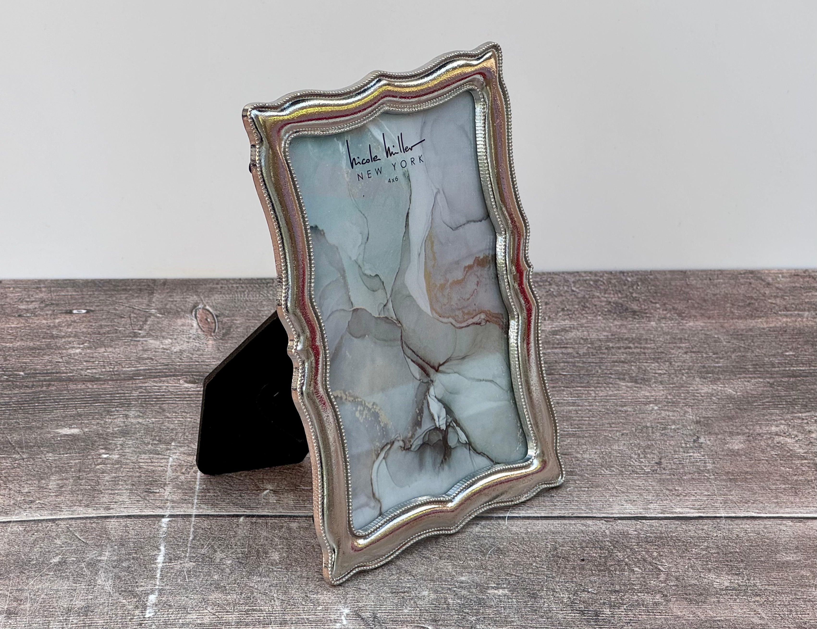 Nicole Miller Silver Wavy Photo Frame 4’ x 6’ – Hampton Homeware