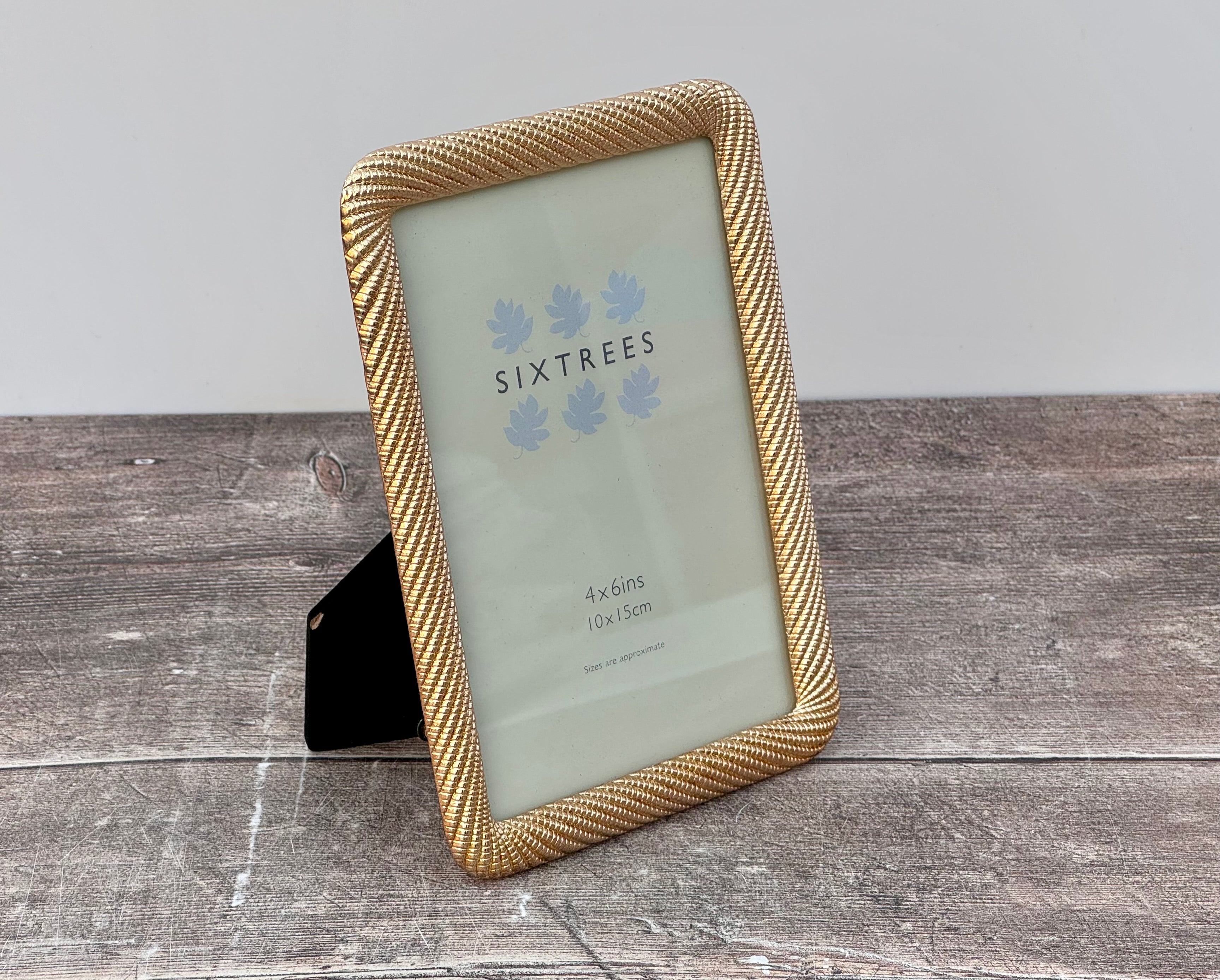 Sixtrees Gold Diagonal Metal Photo Frame, 4’ x 6’ – Hampton Homeware